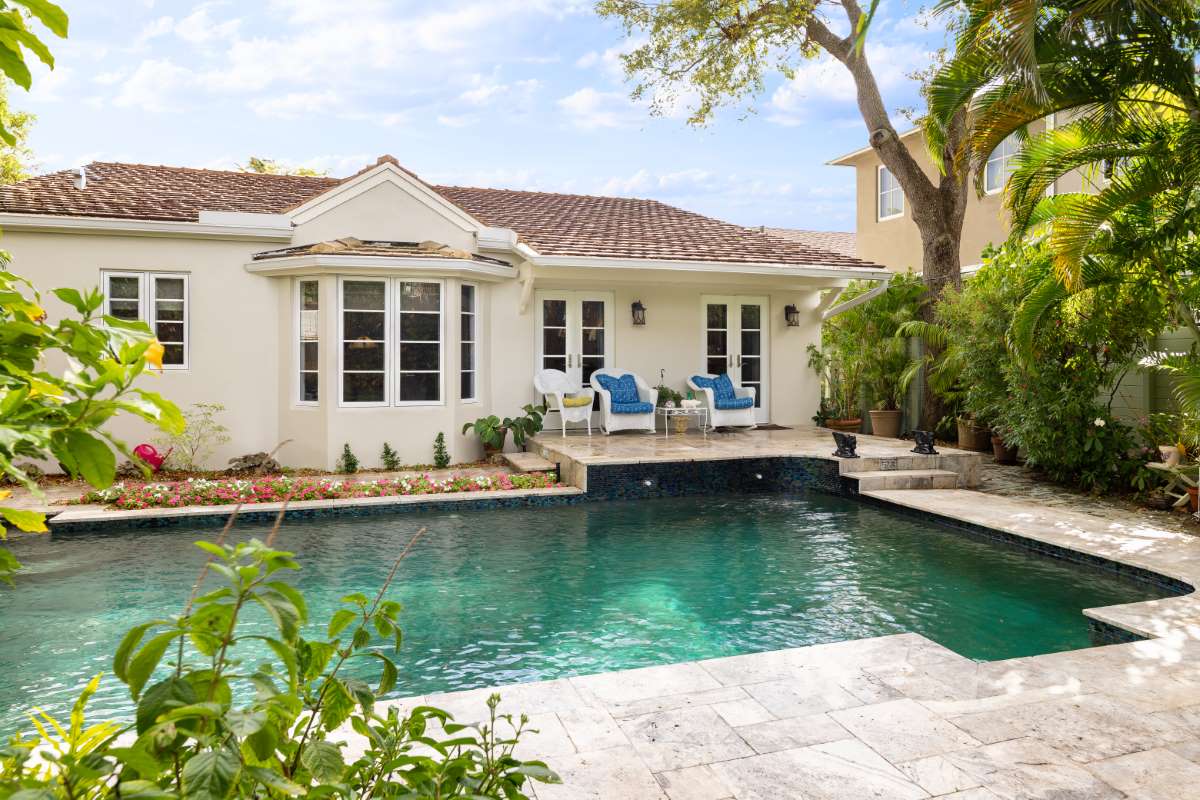 The Chemistry Behind Chlorine Lock - Superior Pool Routes